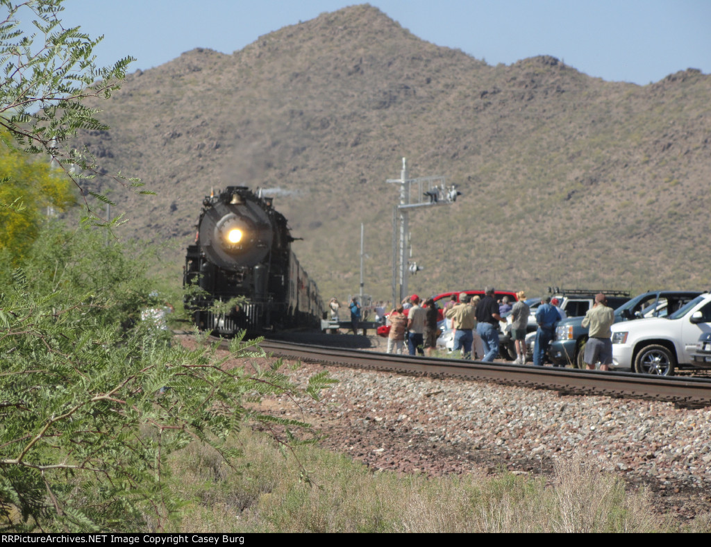 ATSF 3751 rounds the curve
